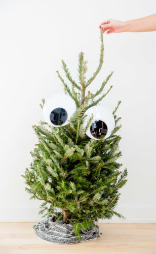 A Googly Eye Mini Tree for Christmas - Paper and Stitch