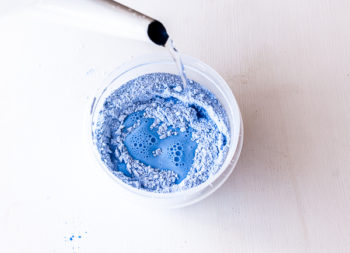 How to Color Plaster with a Secret Ingredient + DIY Mini Planters