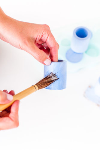 How to Color Plaster with a Secret Ingredient + DIY Mini Planters