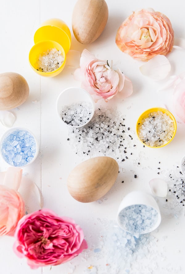 How to Make Easy Easter Bath Bomb Eggs (4 Ways)