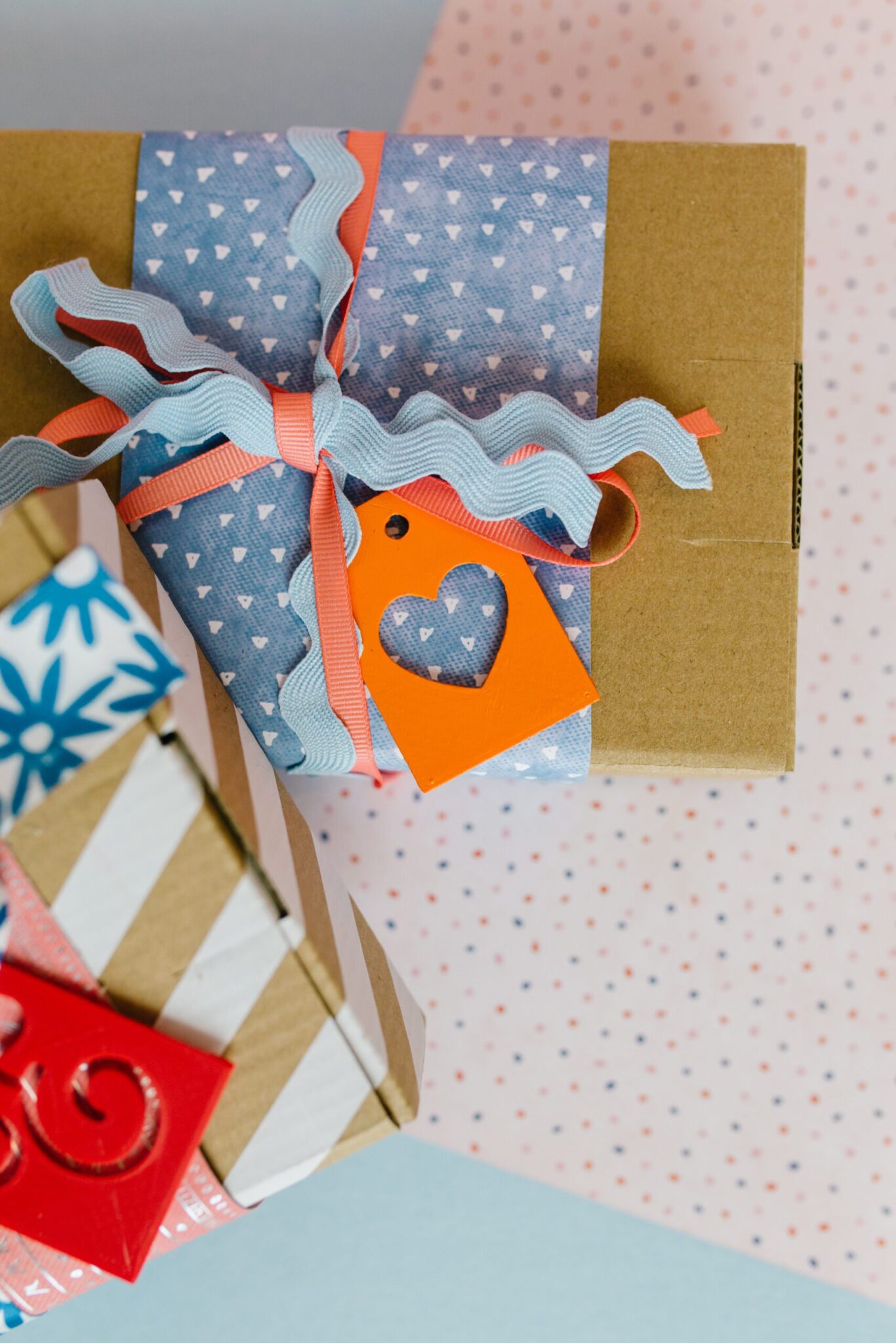 33 DIY Gift Wrap Ideas for the Holidays