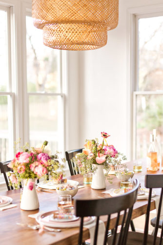 How to Throw a Minimal Spring Dinner Party (Just in time for Mother's Day)