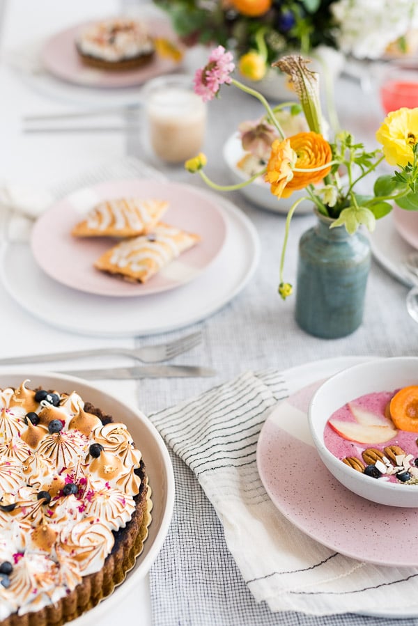 Latte the Day Away: How to Throw a Beautiful Brunch with Friends ...