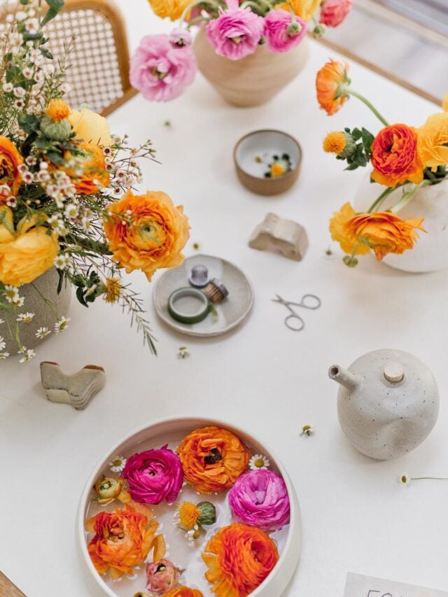 7 FLOWER HACKS: ARRANGING FLOWERS AT HOME LIKE A PRO STORY - Paper and ...