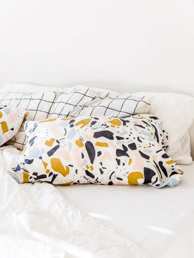 HOW TO MAKE STANDARD PILLOWCASES IN 15 MINUTES WITH ANY FABRIC STORY ...