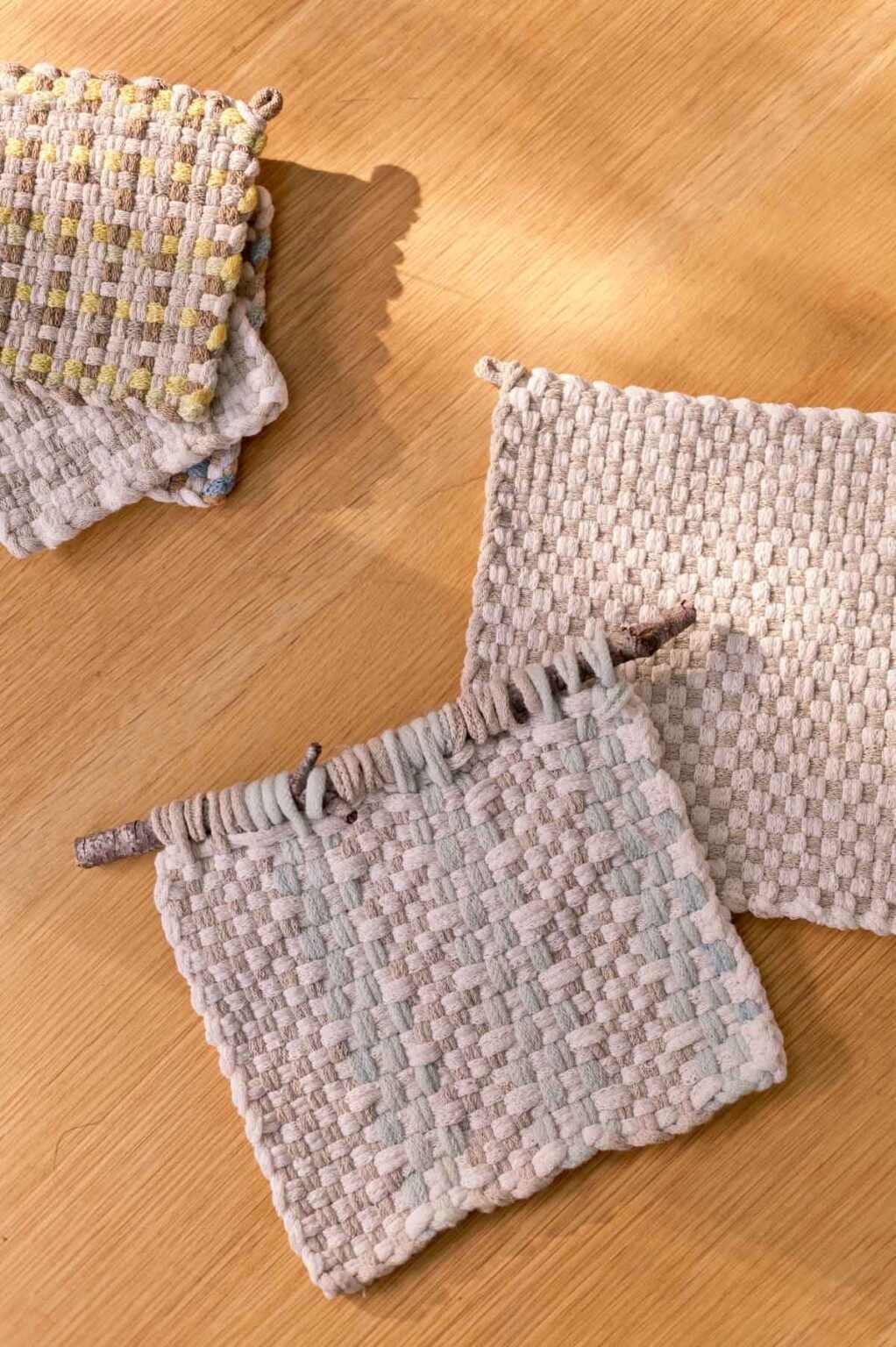 DIY Obsession: Weaving on a Potholder Loom
