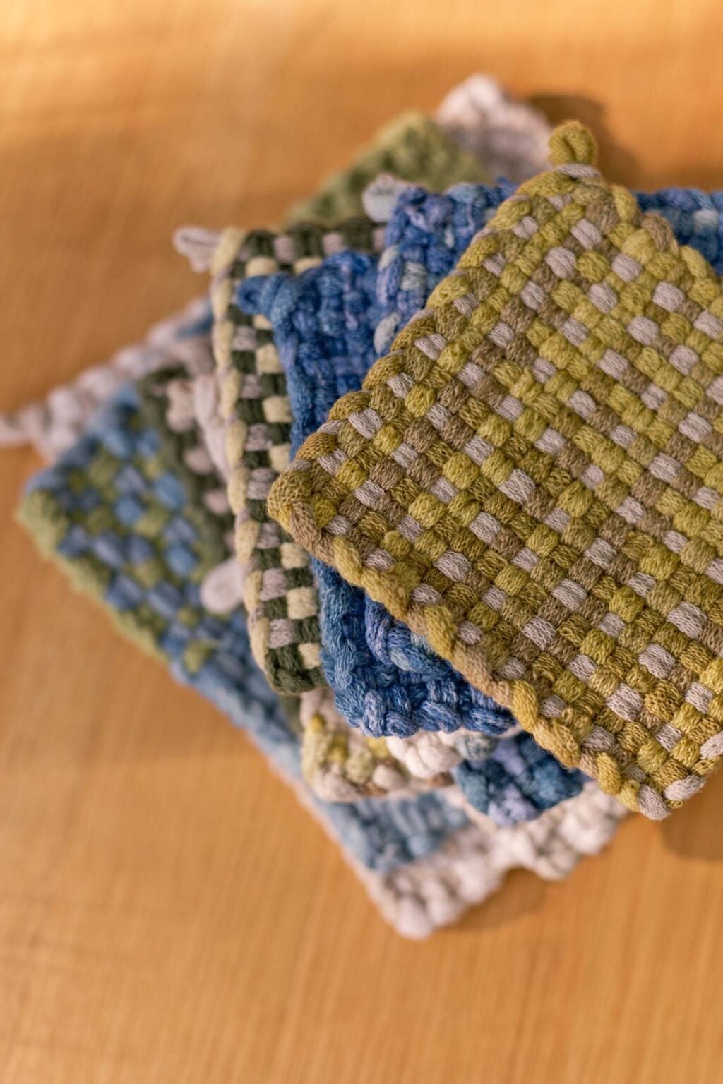 DIY Obsession: Weaving on a Potholder Loom