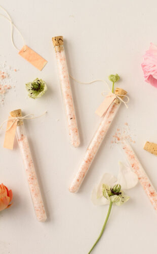 Easy Bath Salts Recipe (Wedding Favors Idea) - Paper and Stitch