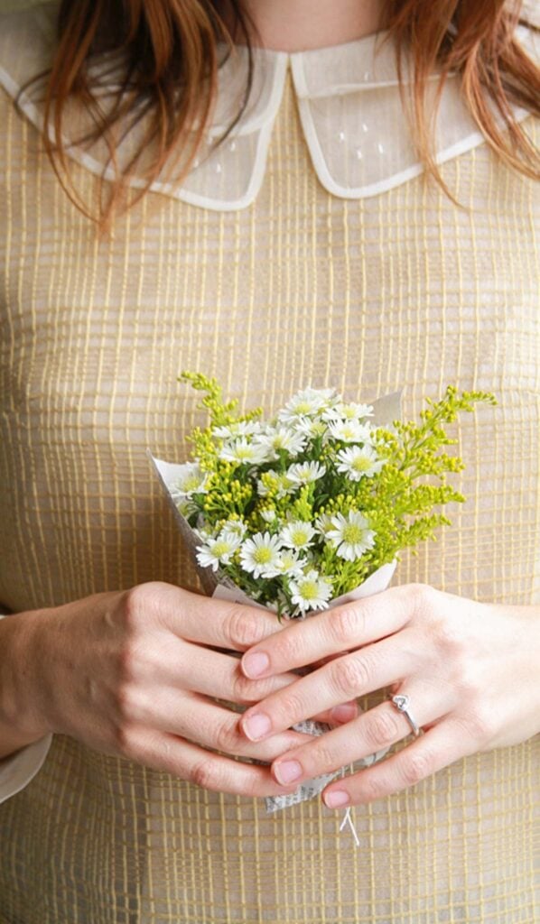 How to Make a Mini Flower Bouquet for $2 - Paper and Stitch