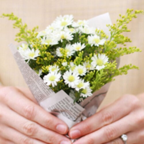 How to Make a Mini Flower Bouquet for $2 - Paper and Stitch