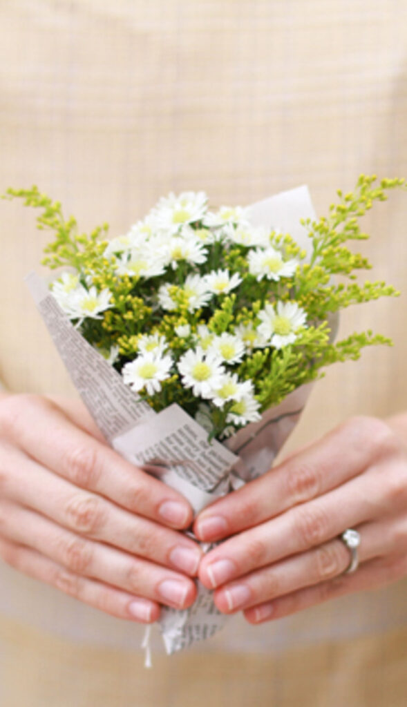 How to Make a Mini Flower Bouquet for $2 - Paper and Stitch